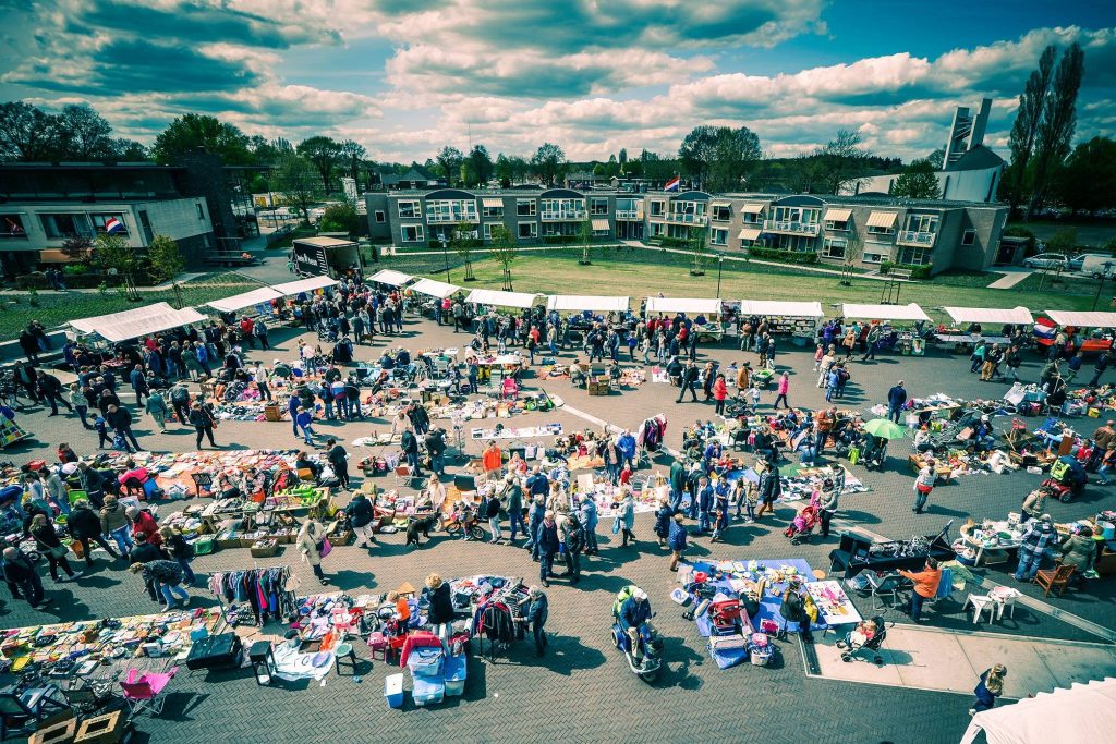 Koningsdag in Vroomshoop: grootste vrijmarkt ooit mét houtzaagshow ...